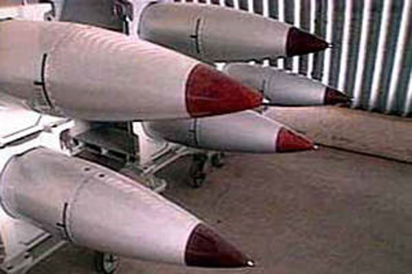 Oud-premier Ruud Lubbers bevestigt kernwapens Volkel - EW