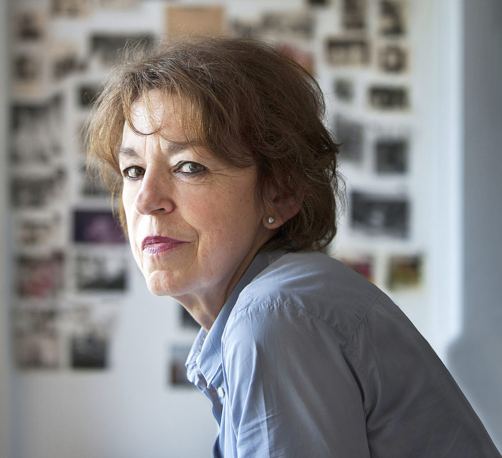 Lieve Joris (63): 'Ik heb al mijn boeken om op te staan' - EW