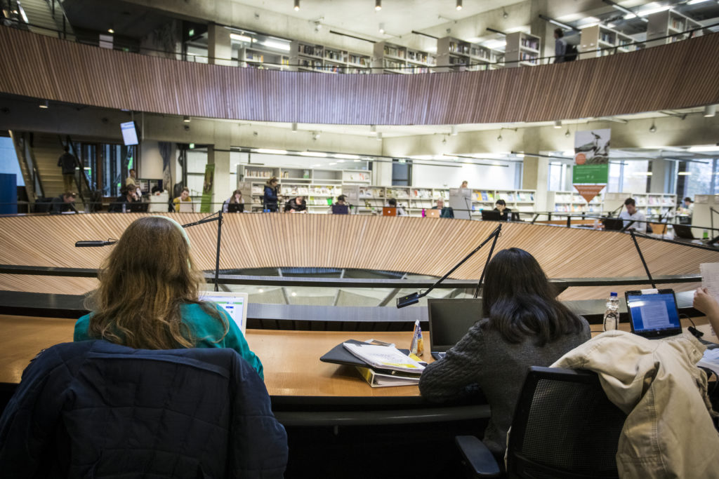 Telefoon op openbare plek opladen is onveilig - EW