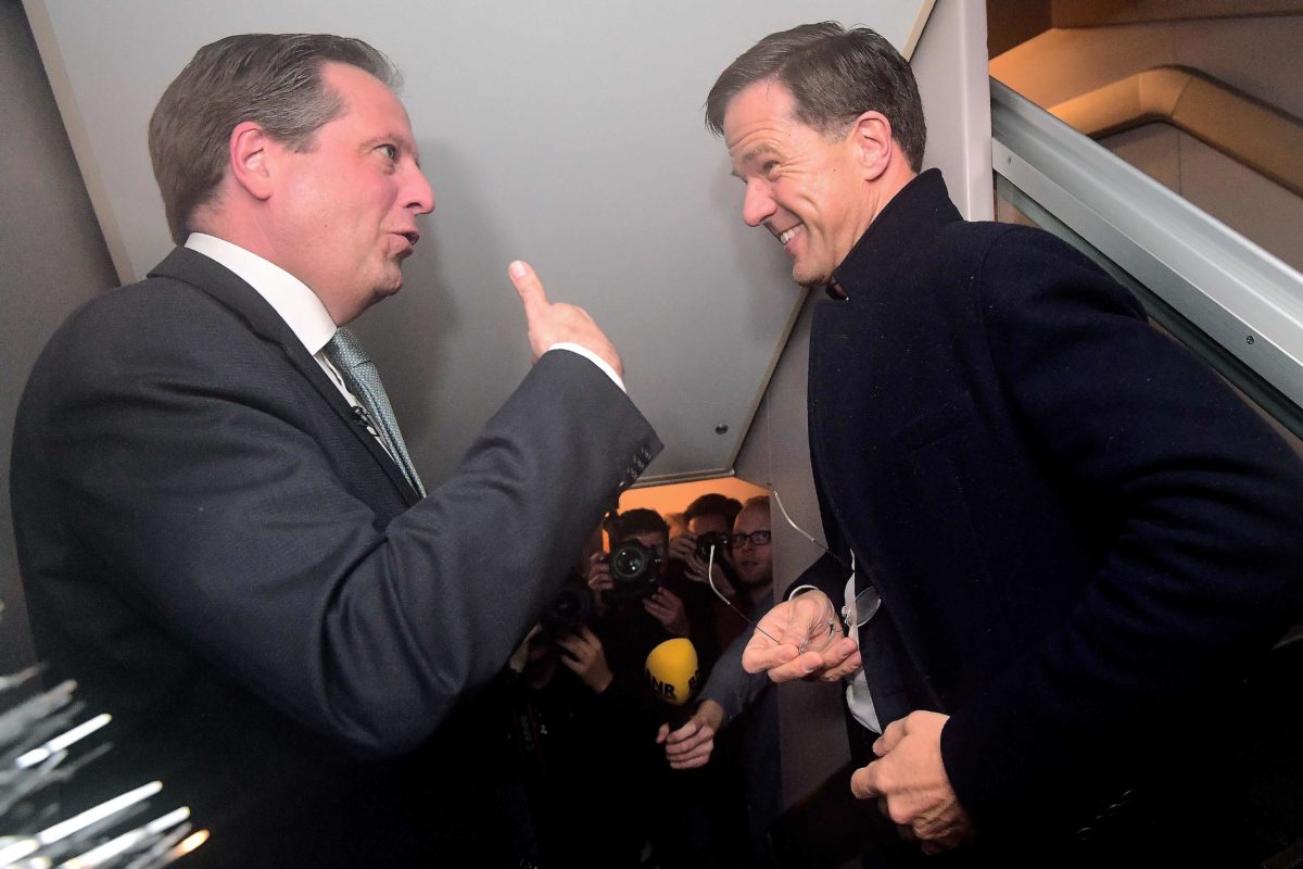 Pechtold vliegt Rutte in de haren om 'wet voltooid leven' - EW