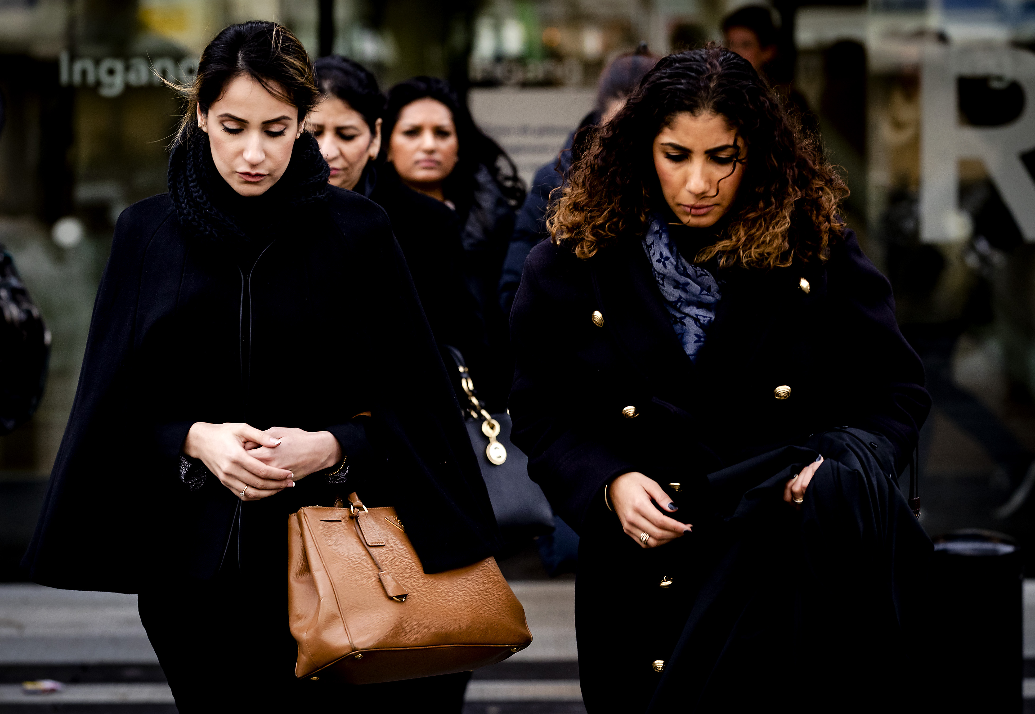 India levert vader Insiya Hemani niet uit - EW