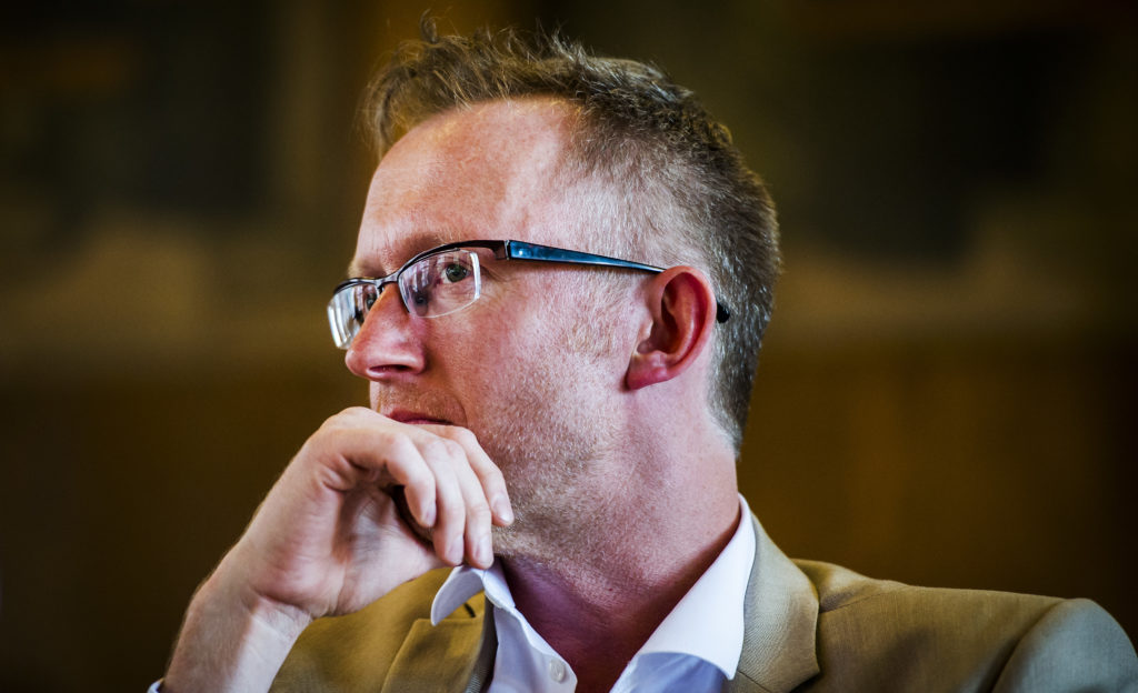 Van Reybrouck wil Nederland confronteren met koloniaal verleden - EW