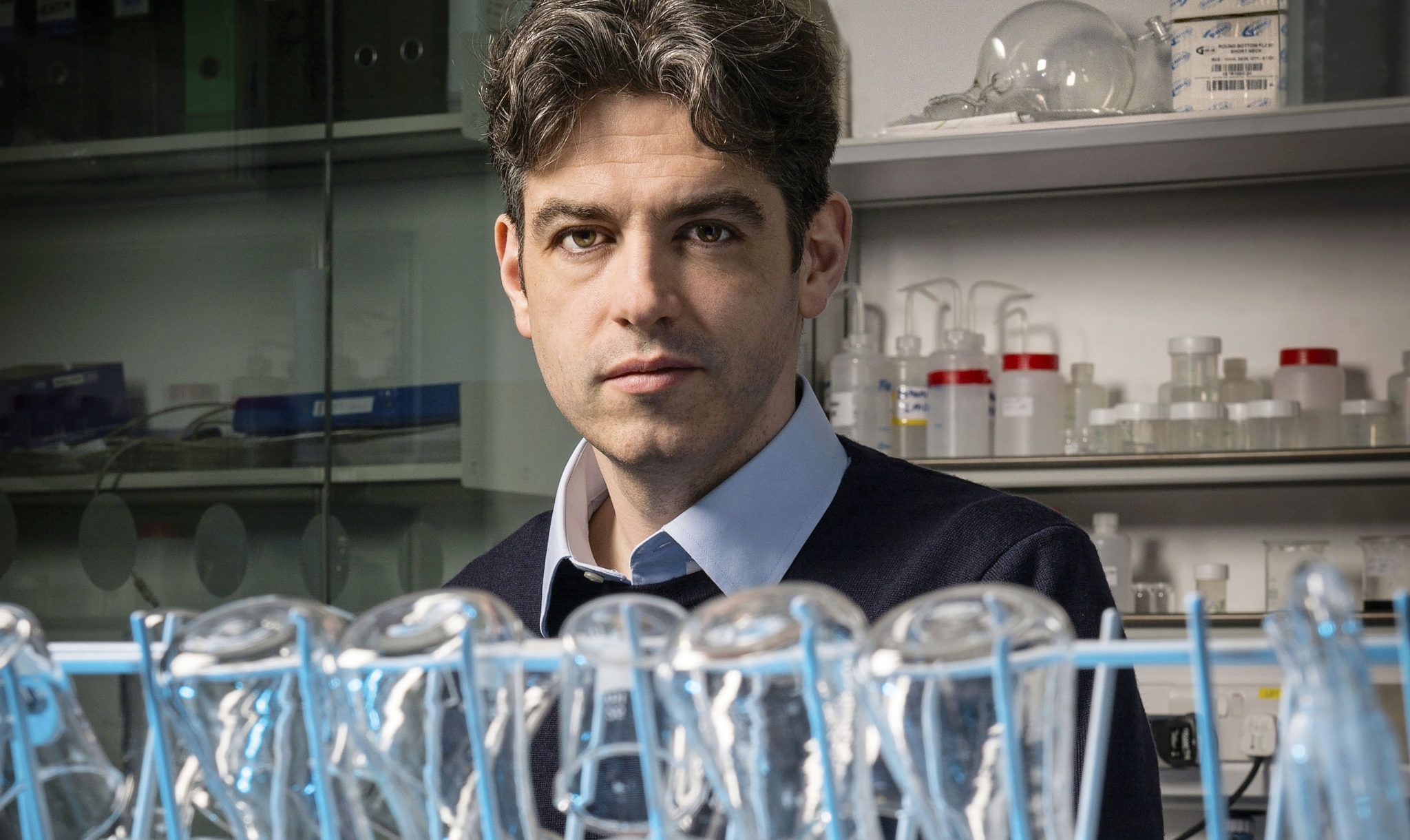 Lee Cronin, de man die het dode tot leven wekt - EWmagazine.nl