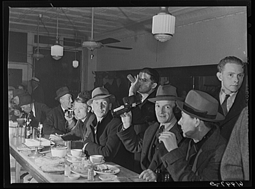 Humor en hopeloosheid in Factotum - EWmagazine.nl