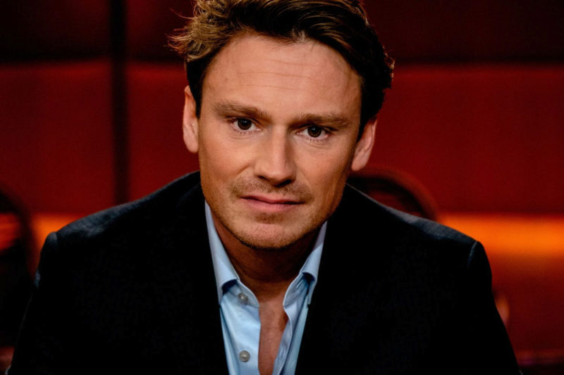 Waarom heeft vrolijk rechts WNL een linkse activist als presentator? - EW