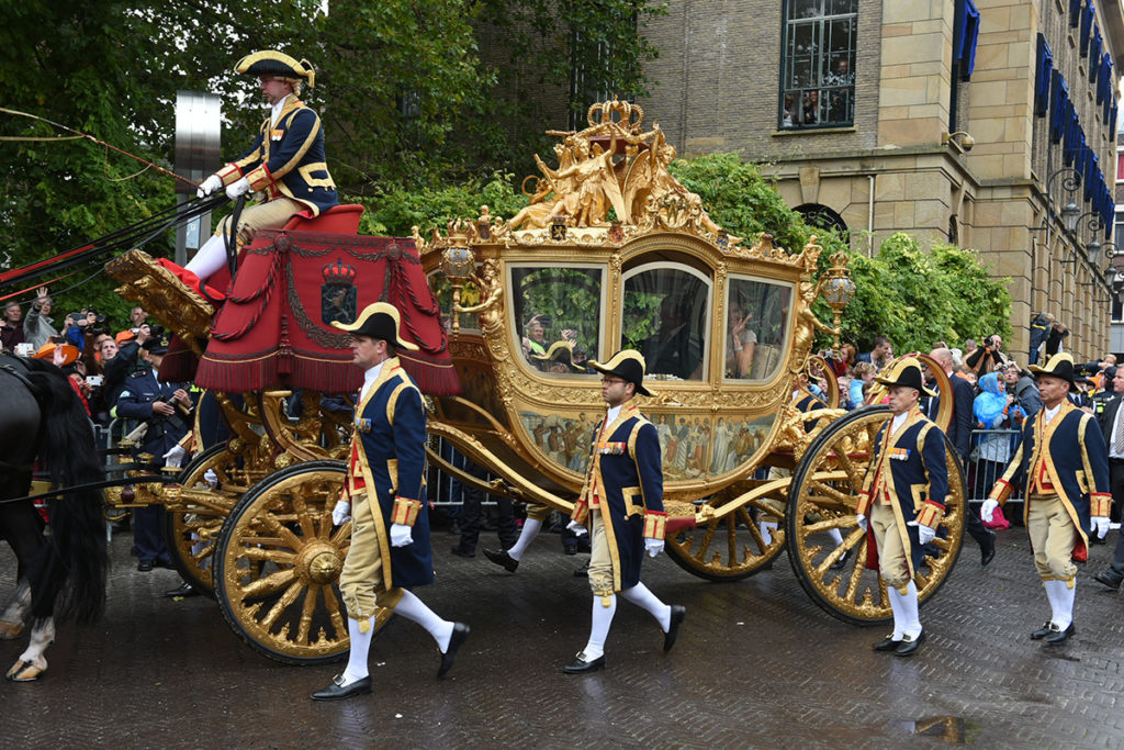 De Gouden Koets: van trots volksgeschenk tot nationaal ongemak - EW