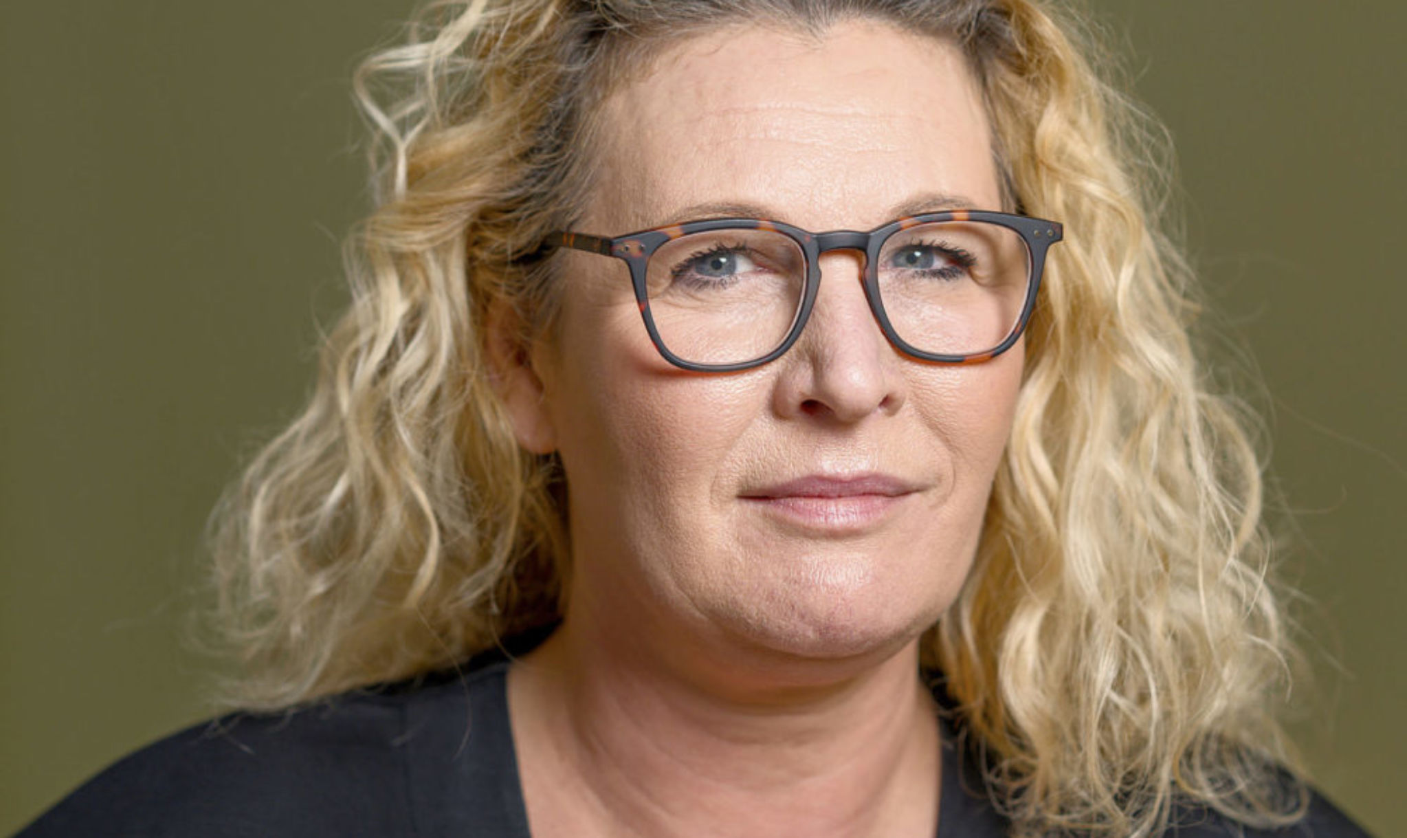 ‘Wij zitten niet in een galajurk op de bank’ - EW