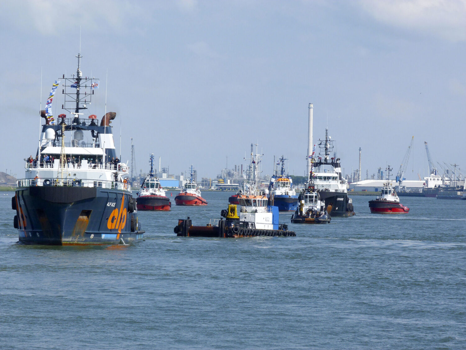 Van ‘zandweg’ tot waterweg: de Nieuwe Waterweg bestaat 150 jaar - EW
