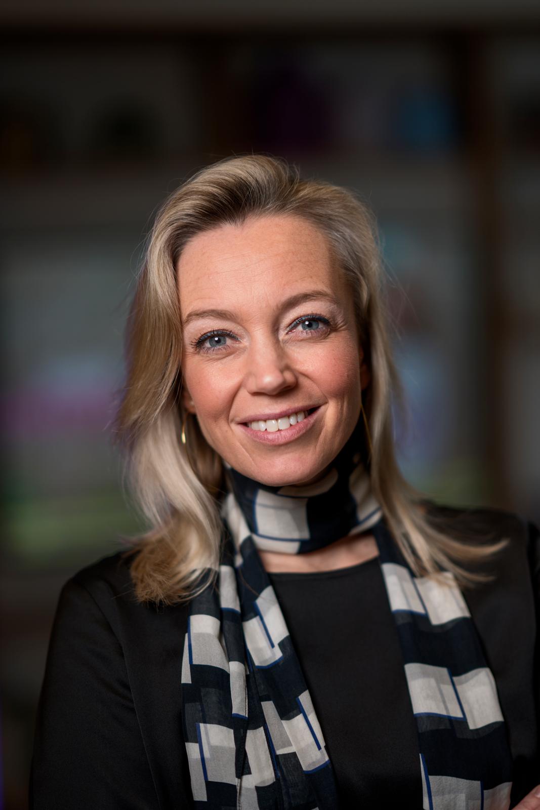 Angela Eijlander: ‘SNS moet weer kleur krijgen’ - EW