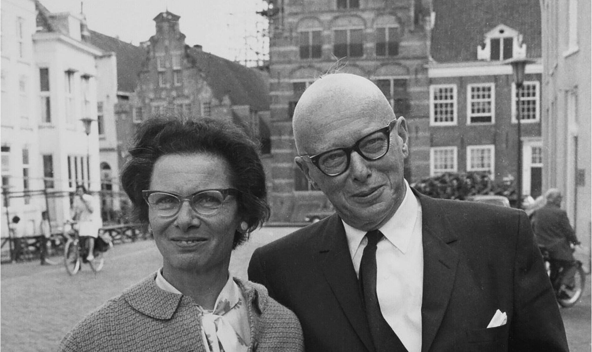 Op bedevaart naar het graf van tekenaar Jo Spier - EW