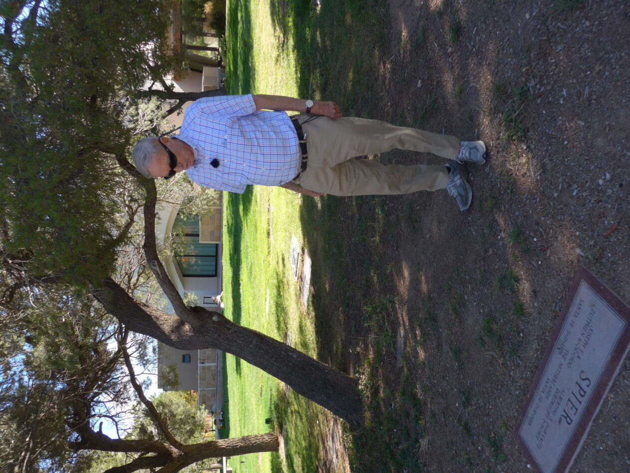 Op bedevaart naar het graf van tekenaar Jo Spier - EW