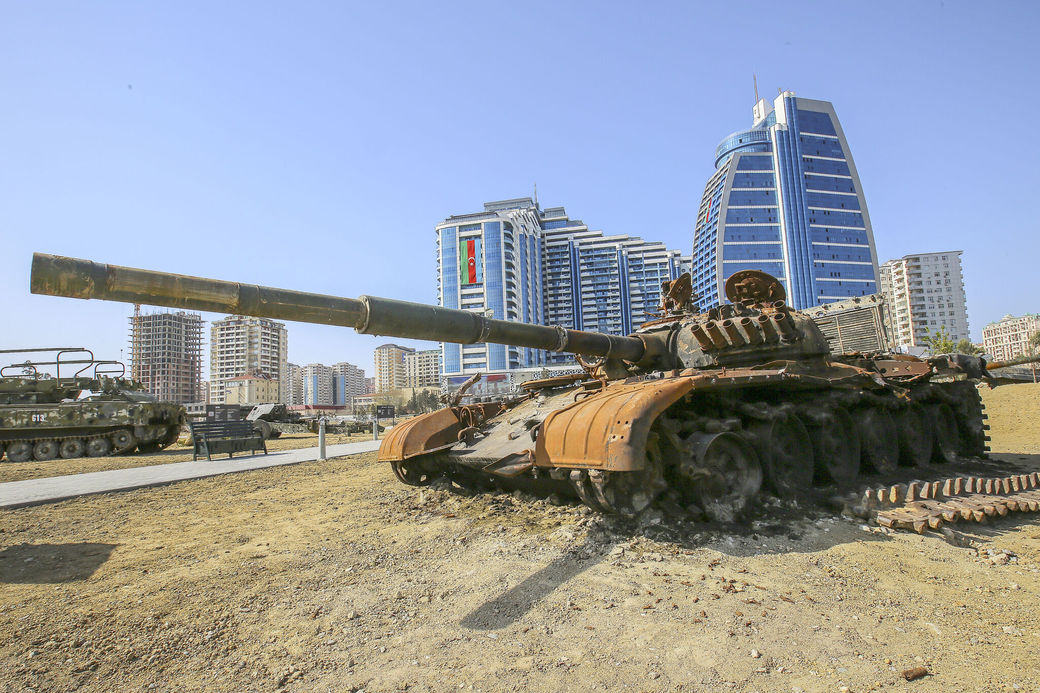 In Bakoe wordt de overwinning op Armenië nog altijd uitgebreid gevierd - EW