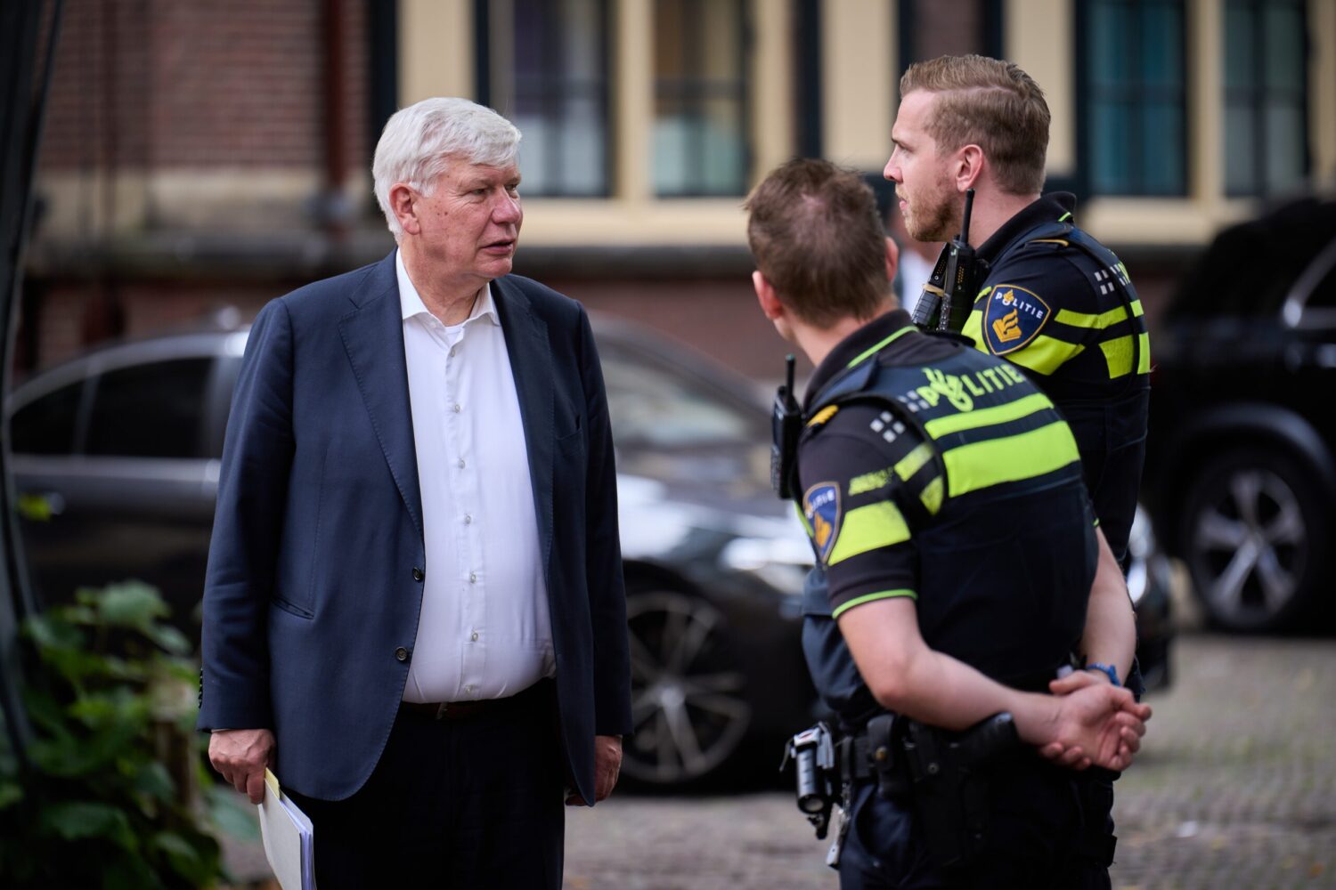 Politie wil 'geen witte man van 55-plus' als korpschef: discriminatie - EW