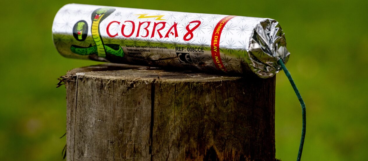 Is de Cobra 'onschuldig' vuurwerk of een zwaar explosief? Criminelen ...