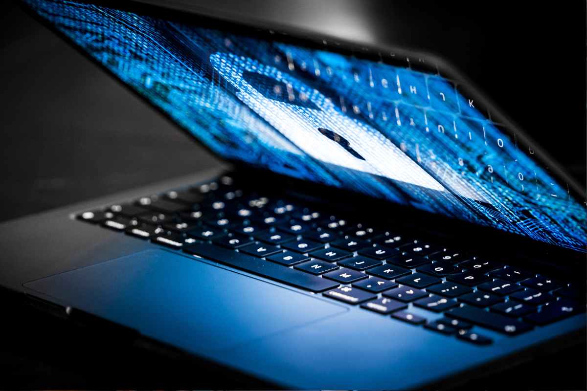 Opnieuw blijkt: 'geheime' informatie is voor criminelen goud waard - EW