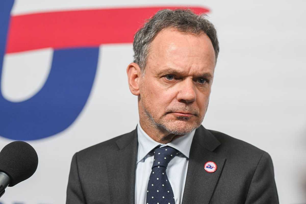 Veldkamp onder vuur na besluit over Israëlbeleid - EW