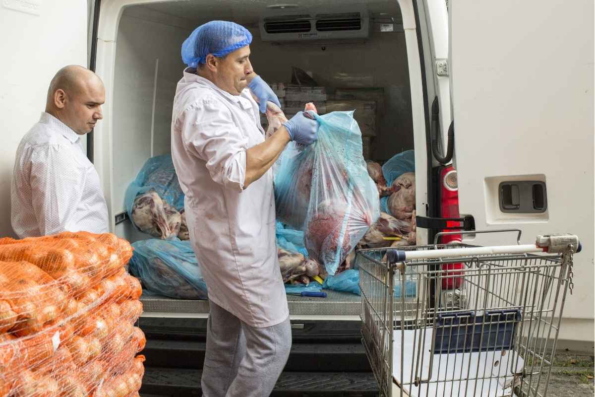 Waarom hernieuwde strijd van de PvdD tegen ritueel slachten steun ...