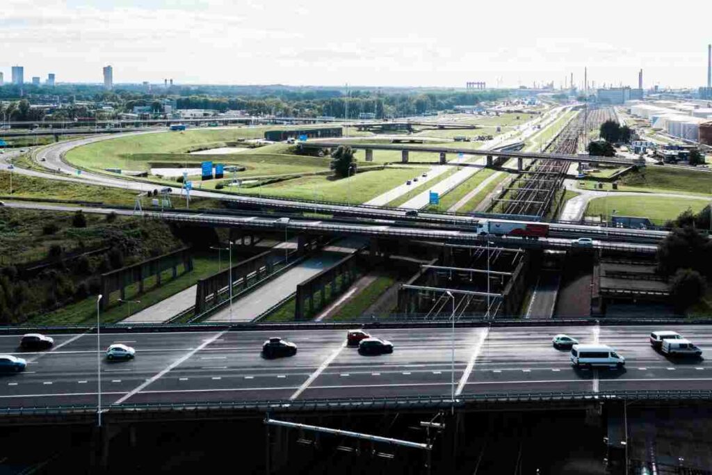 Wegenbelasting elektrische auto's: wat betaal je in 2026? - EW