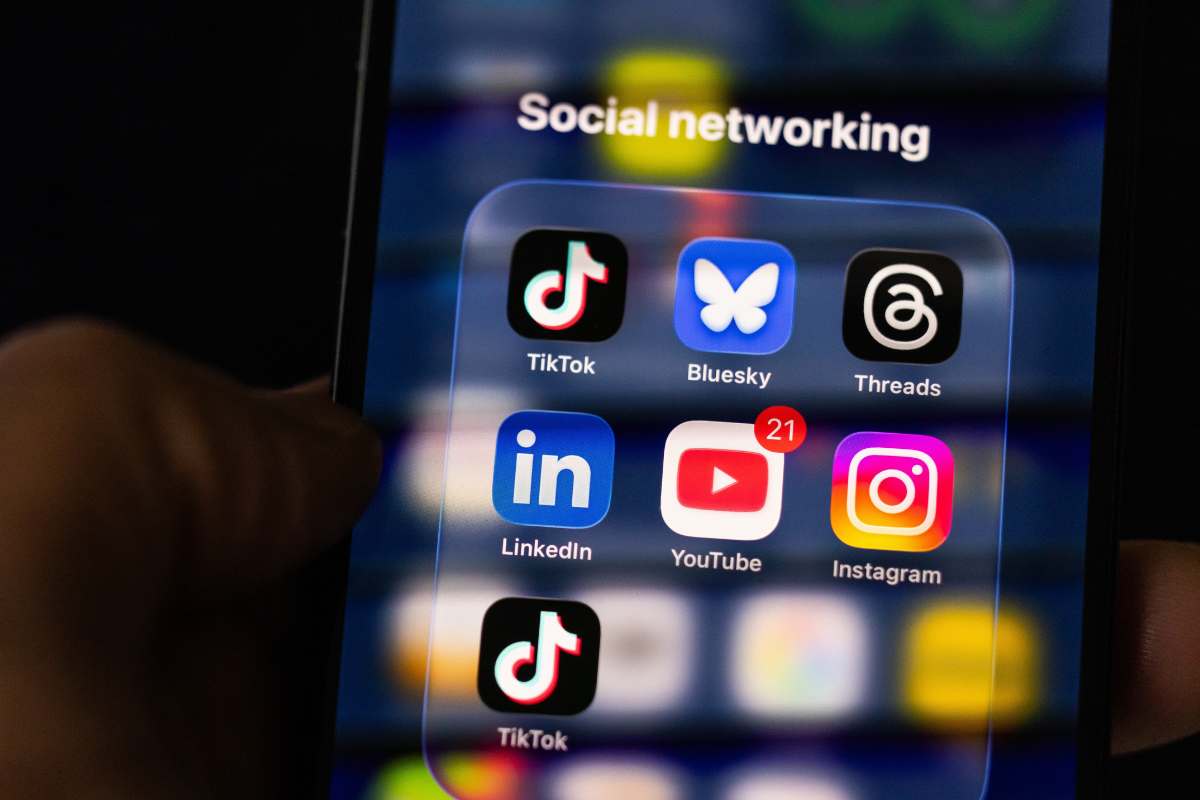 Verbod op sociale media? Maak kinderen weerbaar, niet onwetend - EW